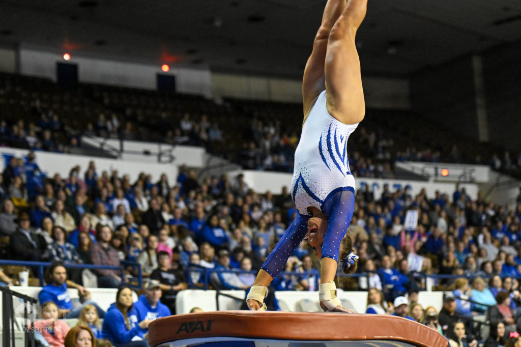 Kentucky rolls to third straight home victory